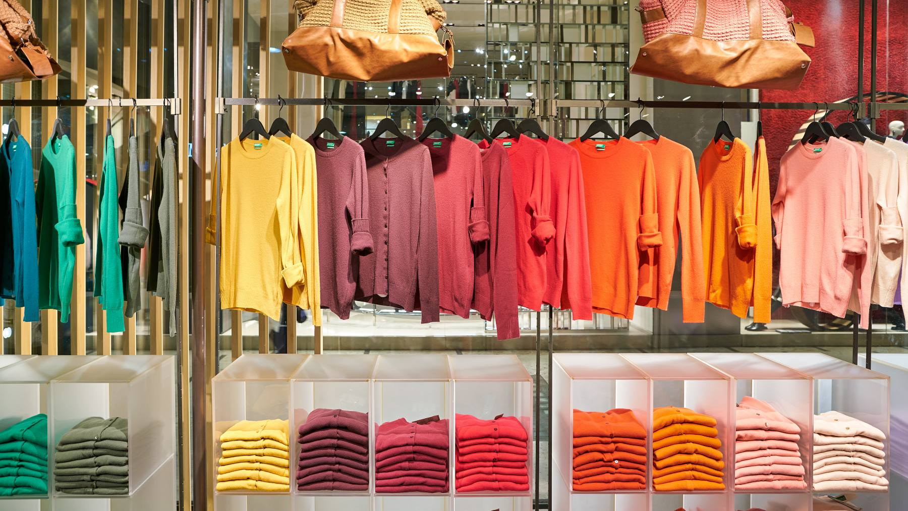 It's official - More than 400 stores of the prestigious clothing brand ...