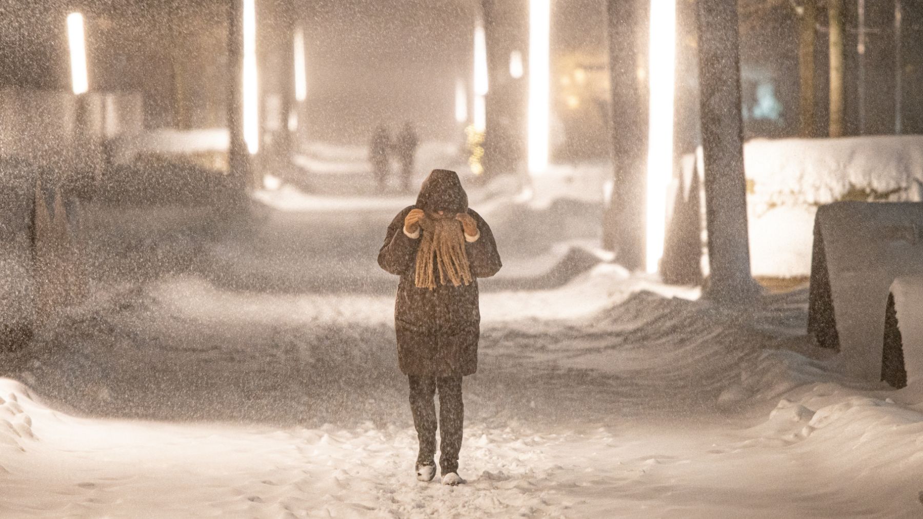 What is considered “heavy snow” according to meteorologists?