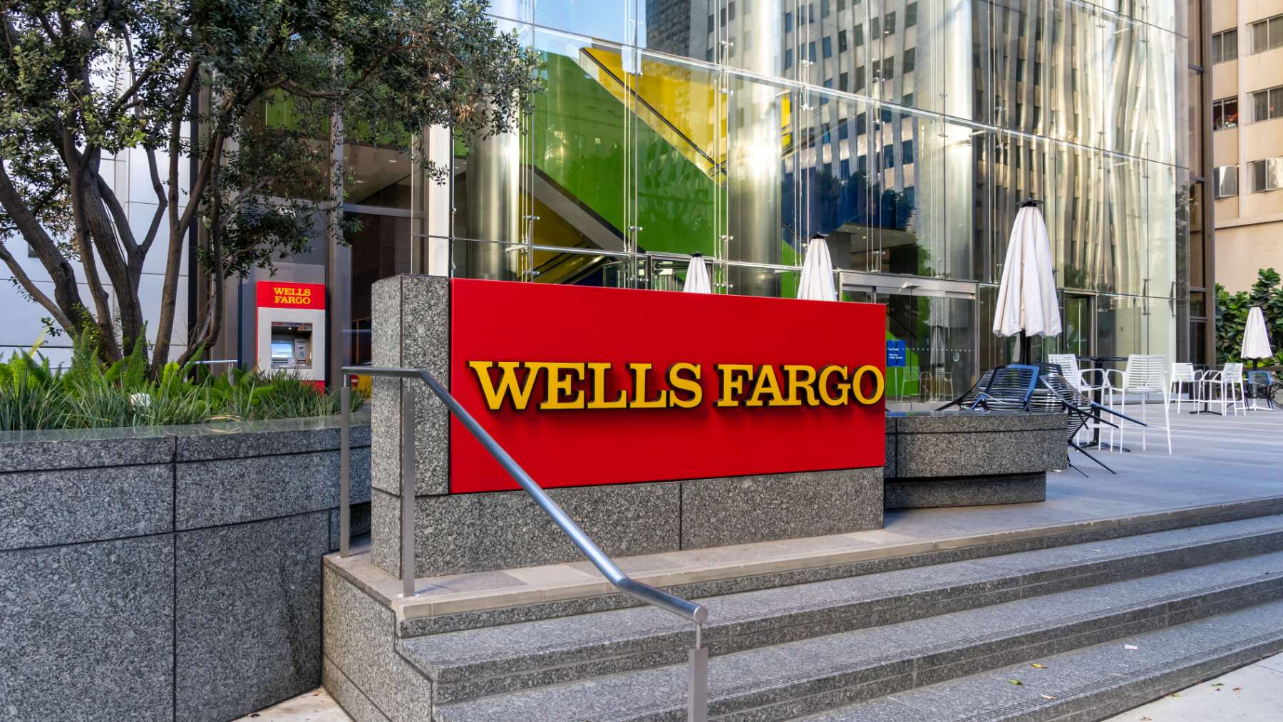 Farewell your money - Wells Fargo bank has frozen all these people's ...