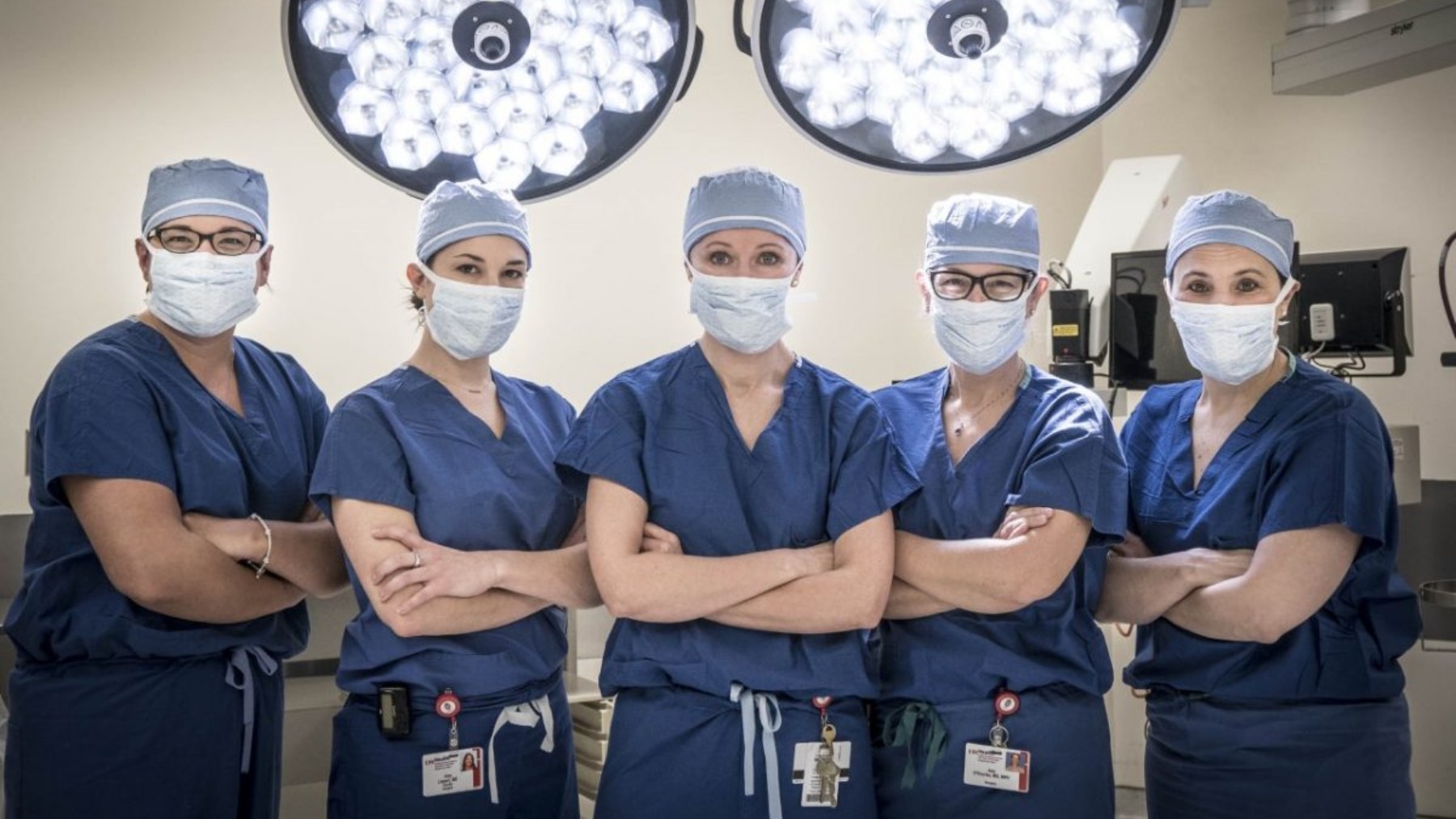 Neither black nor white - why surgeons only wear green or blue gowns ...
