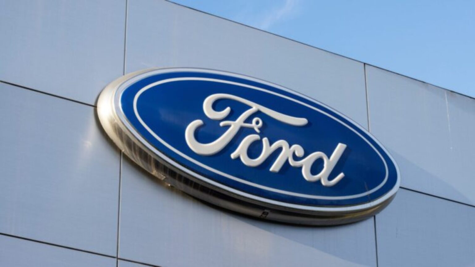 Confirmed - Ford recalls more than 200,000 vehicles for a rear camera ...