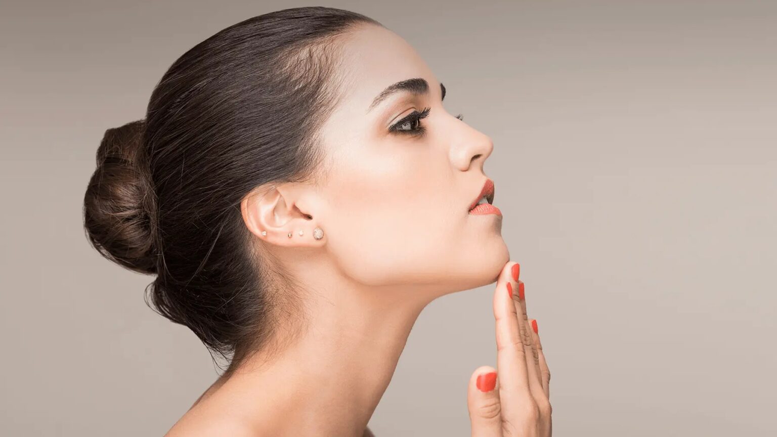 Confirmed - only humans have a chin... and even science doesn't know ...