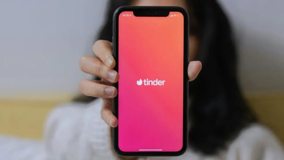 Goodbye to fake profiles on Tinder - Face Check, the system that scans ...