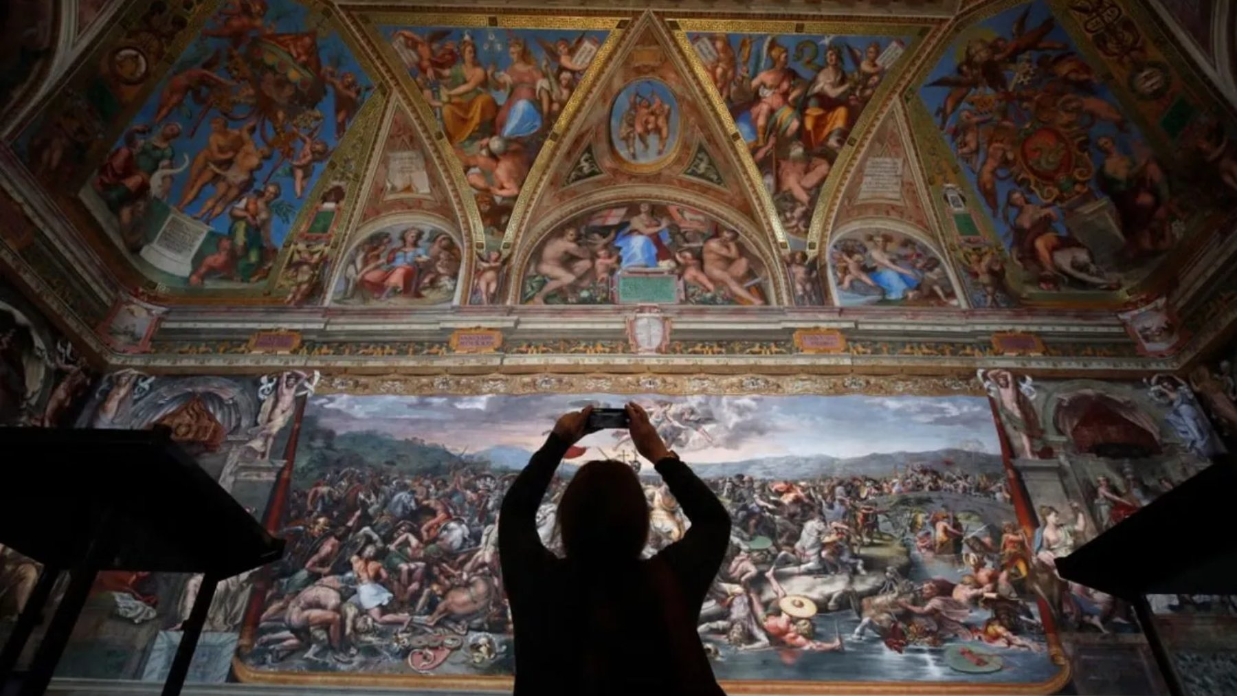 It's official - Vatican confirms that Raphael painted in oil on wall ...