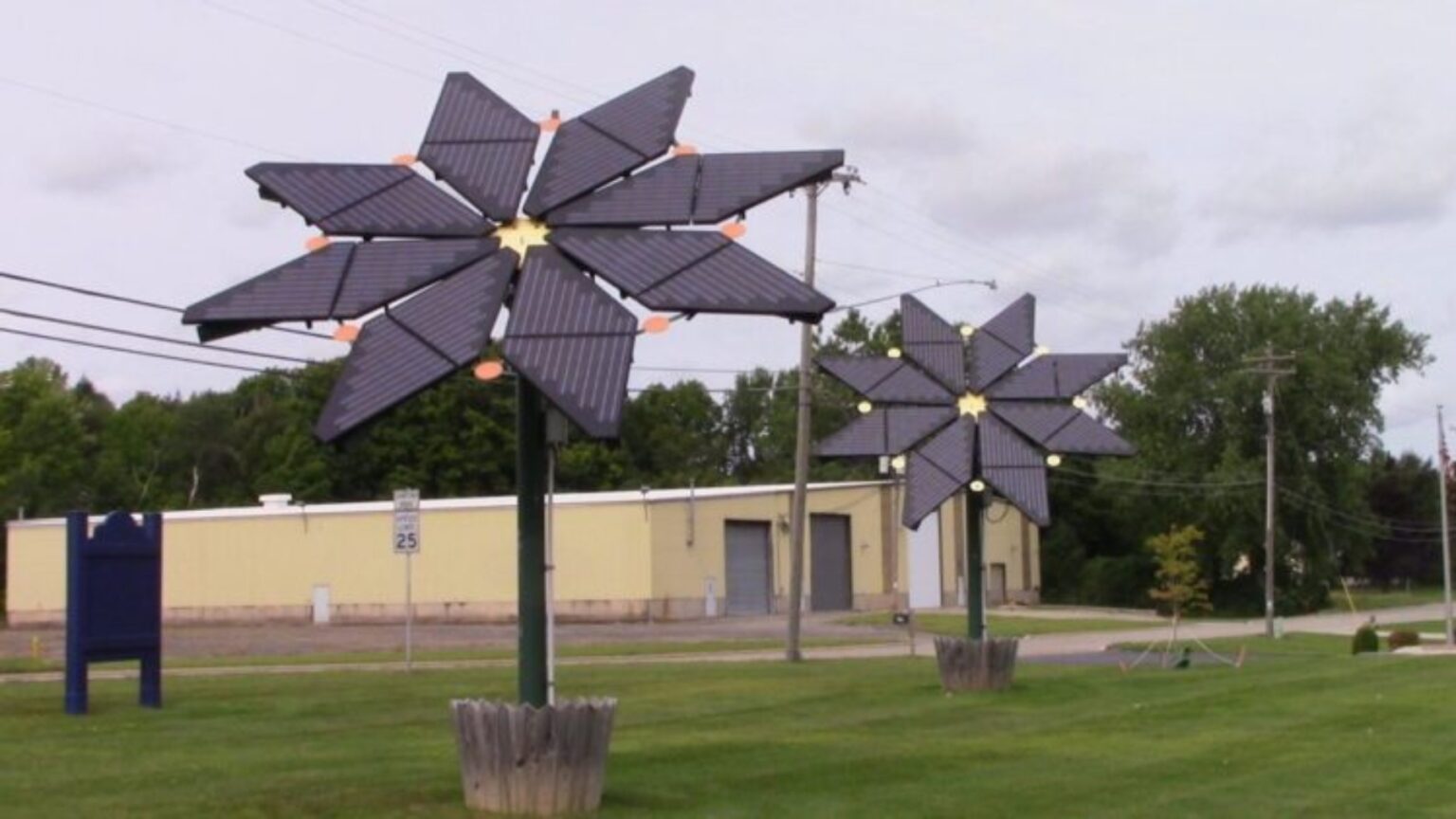 No flat panels, no roofs - Sturgeon Bay's solar sunflowers generate ...
