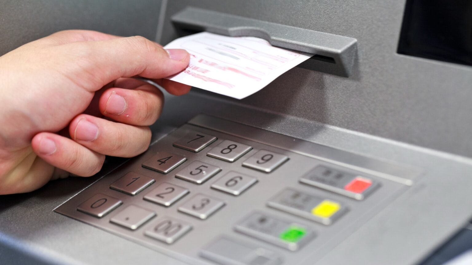 The most common ATM mistake that exposes your money—the little slip of ...