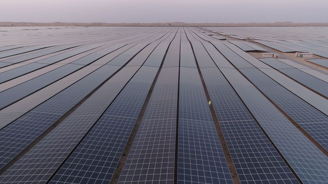 Goodbye to oil—The United Arab Emirates inaugurates a giant solar plant ...