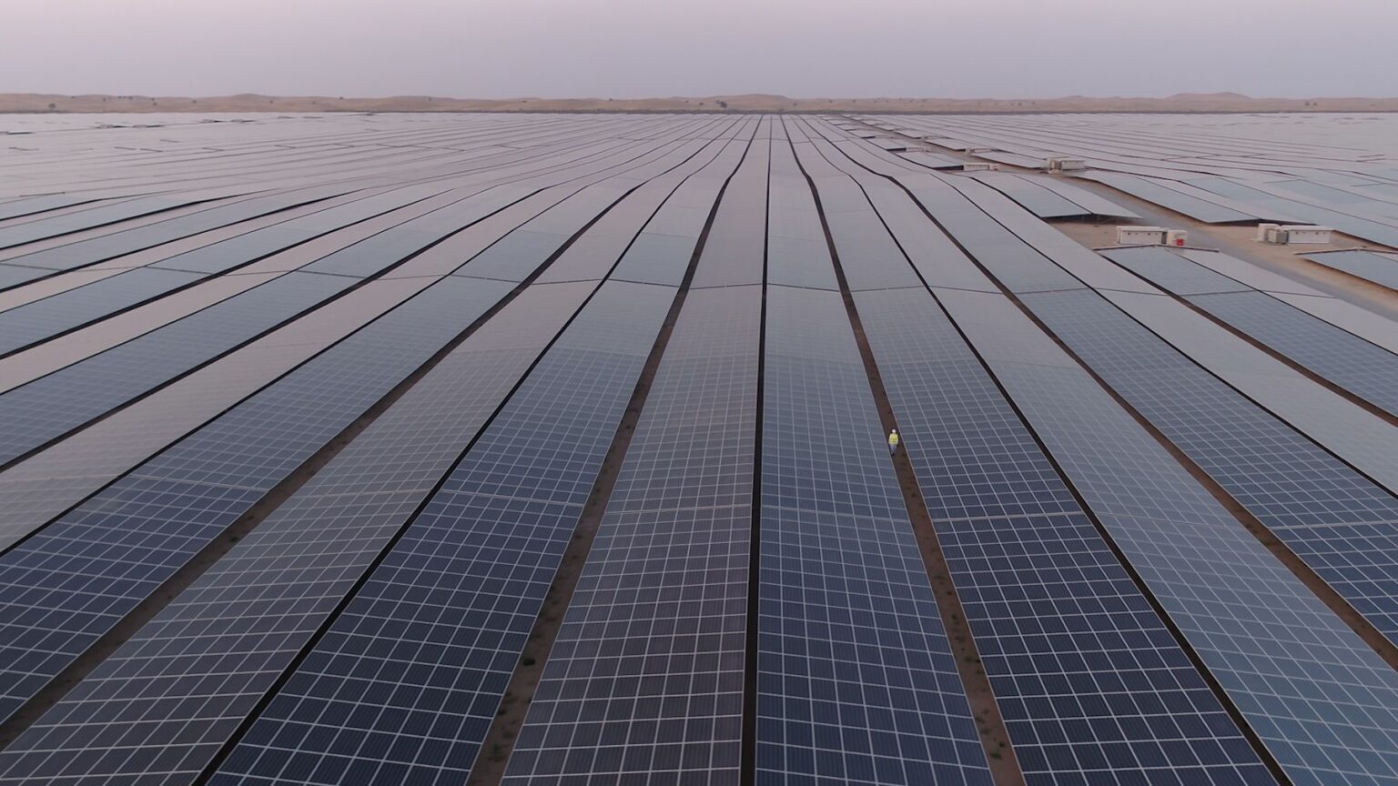 Goodbye to oil—The United Arab Emirates inaugurates a giant solar plant ...