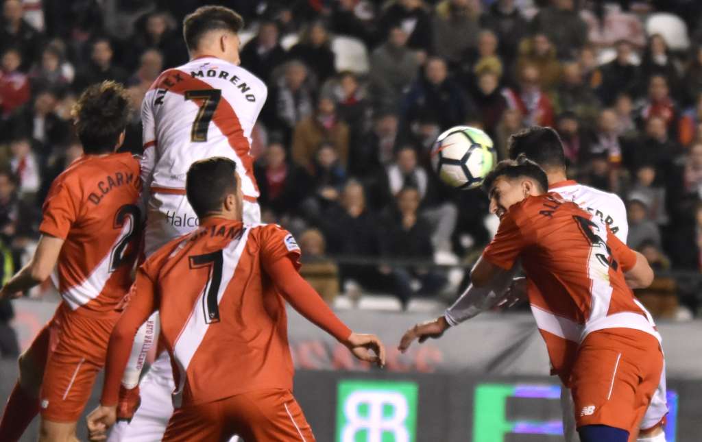 El balón parado, pros y contra para el Rayo Vallecano