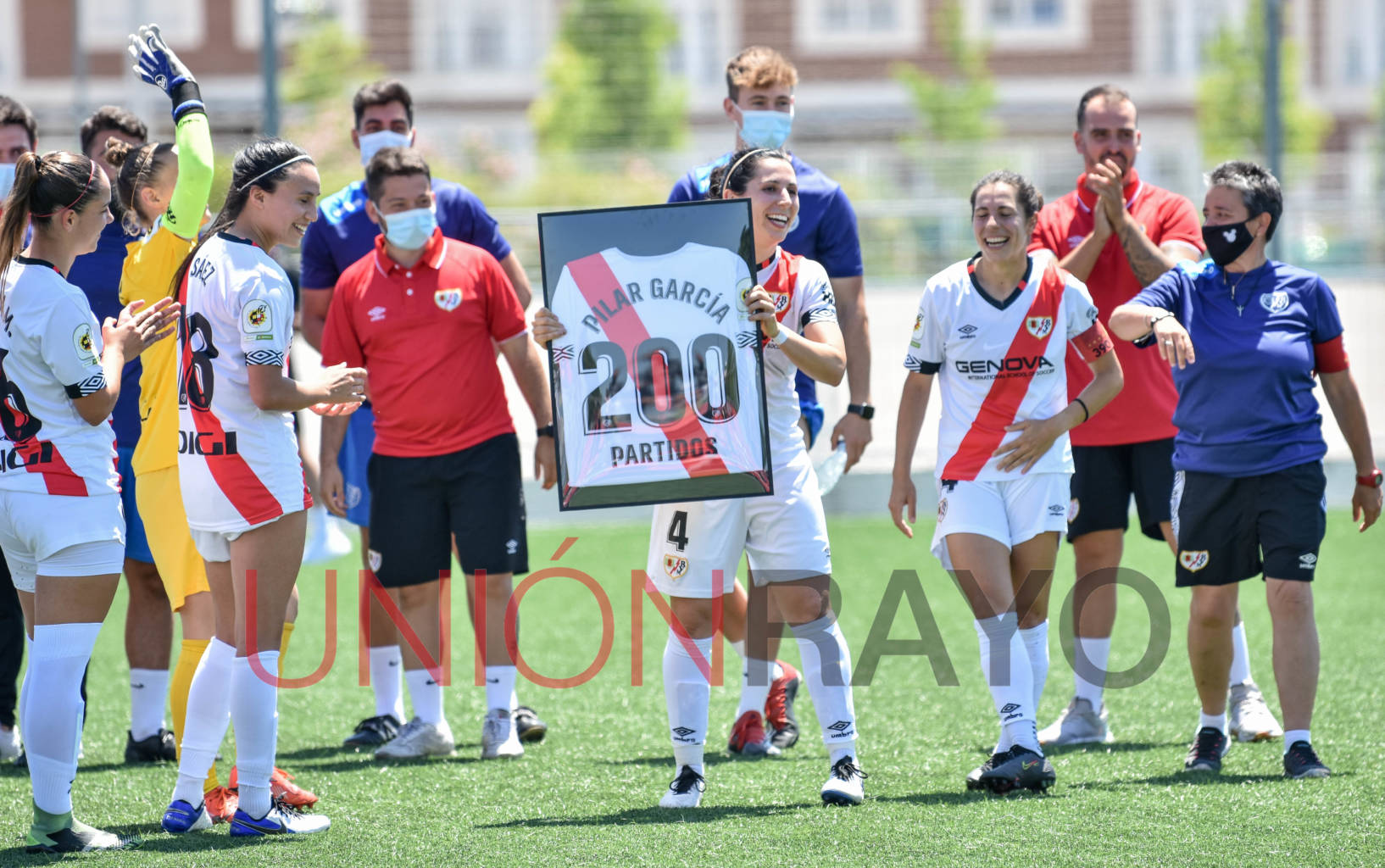Pilar García cumplió 200 partidos con el Rayo Femenino y sus compañeras ...