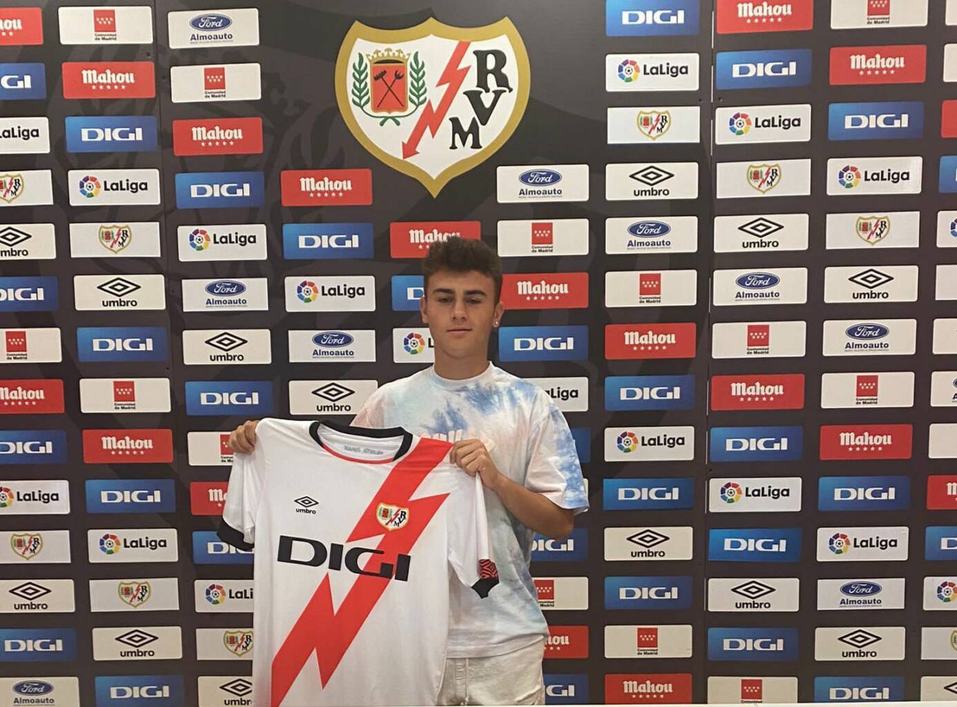 El Rayo ata a Samu Becerra, una de las perlas de la cantera