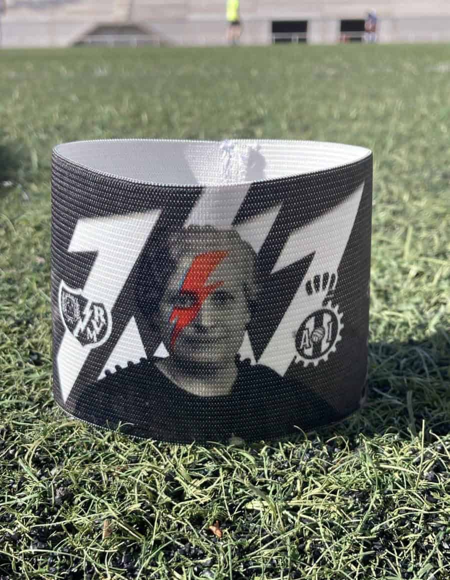 El Avilés le regala un brazalete de Doña Prudencia Prego al Rayo ...