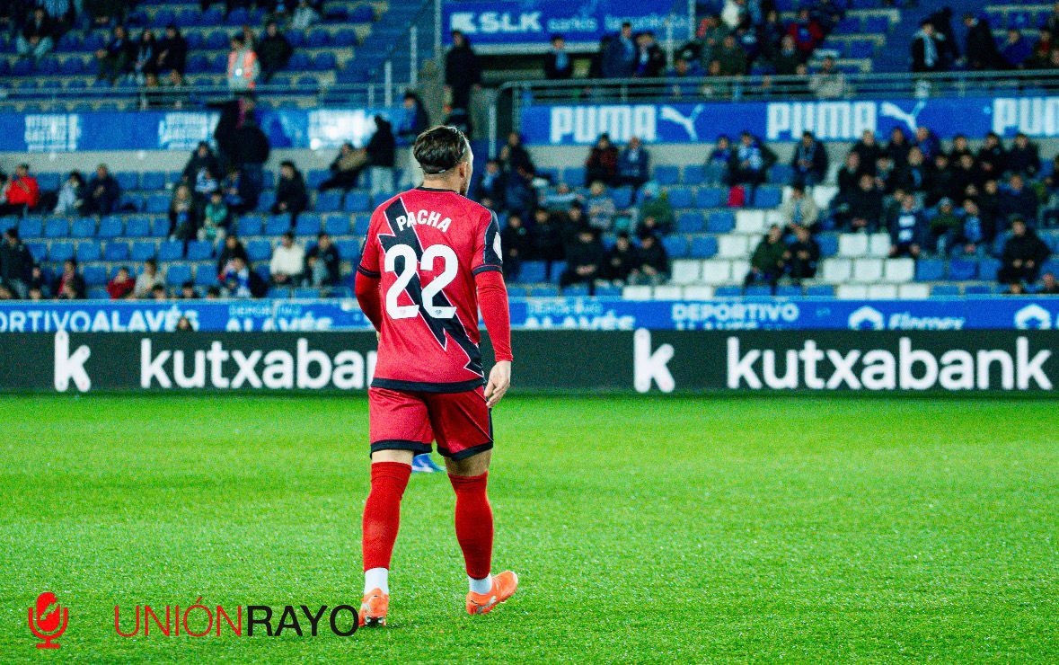 ⁠Iñigo Pérez colocó al Pacha Espino de lateral derecho